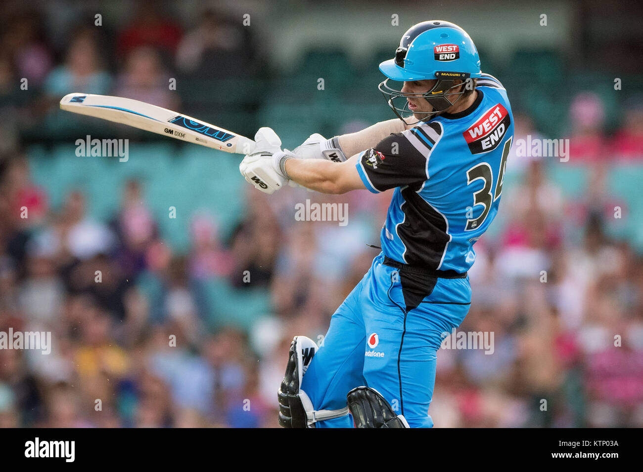 Sydney, Australia. 28th Dec, 2017. Adelaide Strikers player Travis Head ...