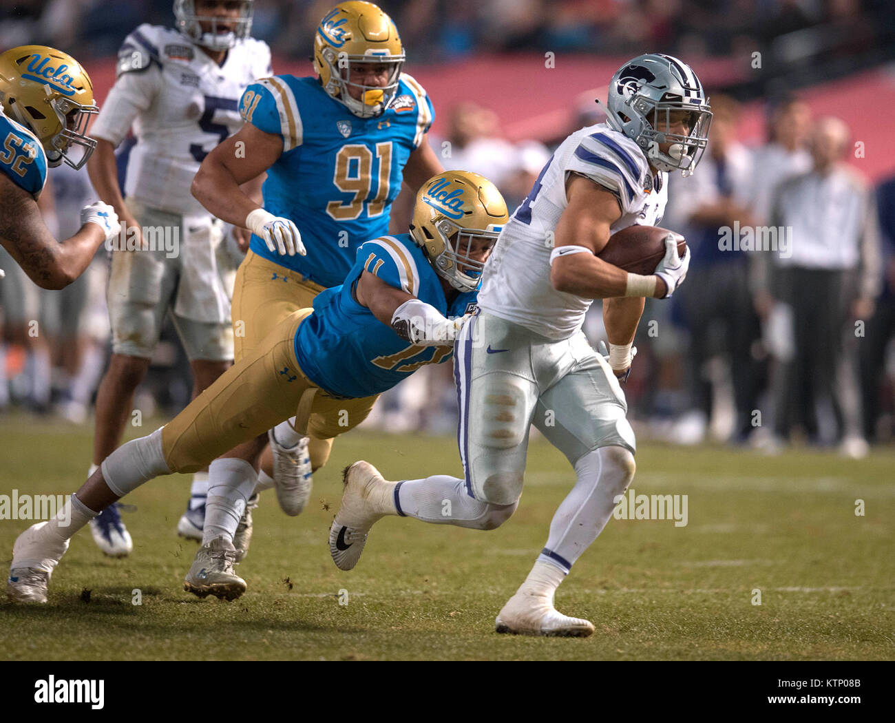 Phoenix, AZ, USA. 26th Dec, 2017. Kansas State running back (34) Alex ...