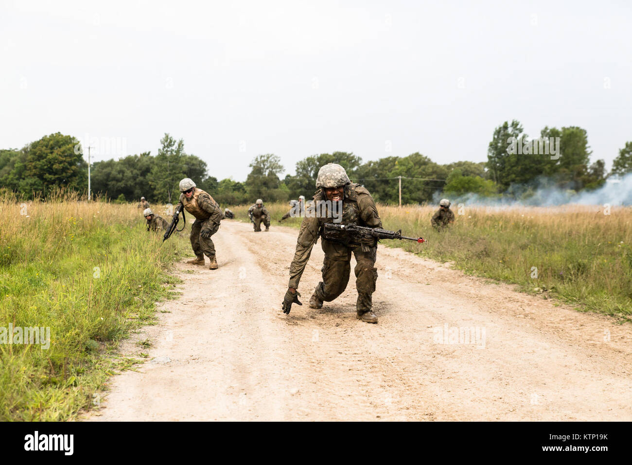 The 42nd Combat Aviation Brigade conducts dismounted lane training ...