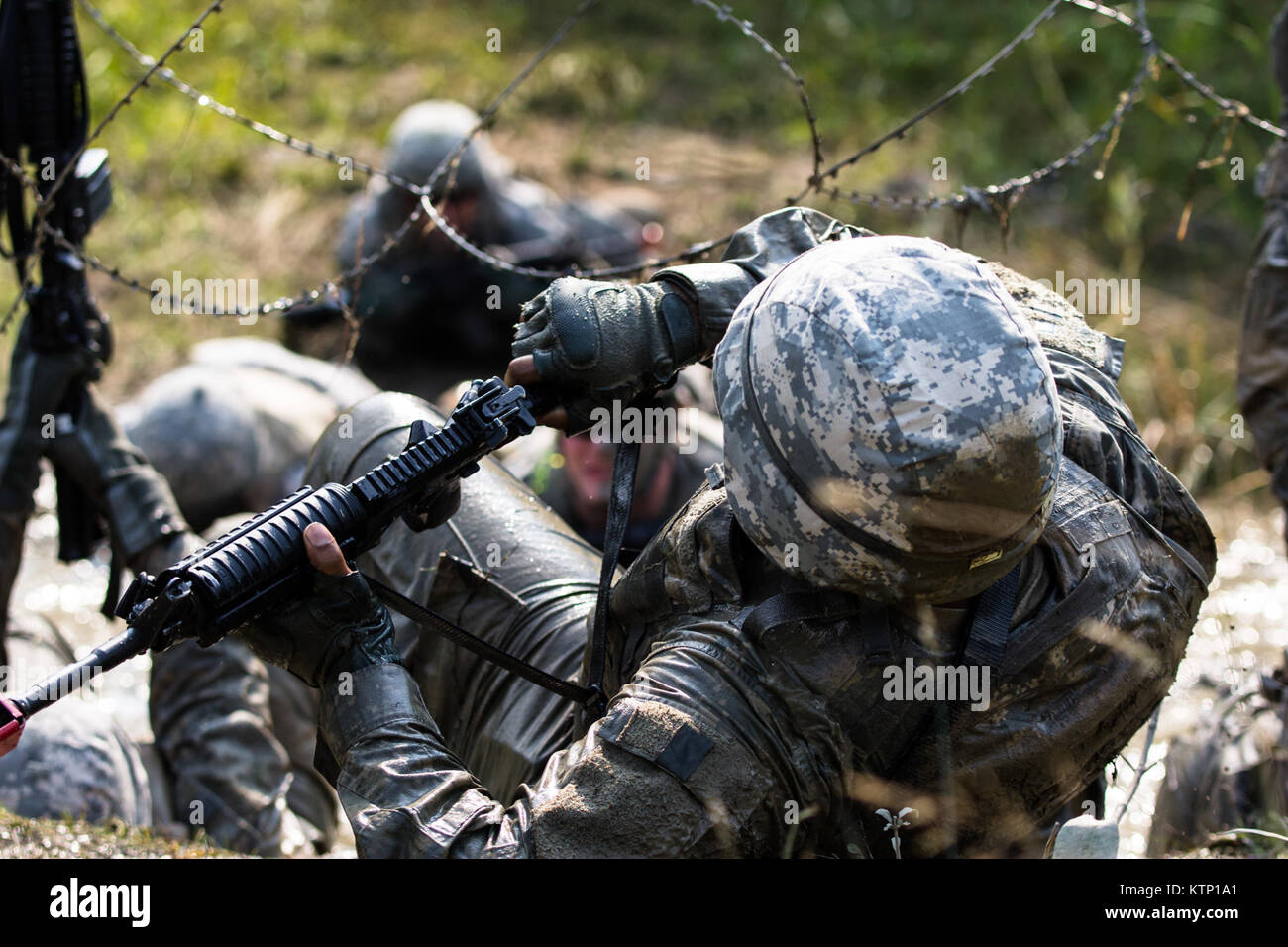 The 42nd Combat Aviation Brigade conducts dismounted lane training ...
