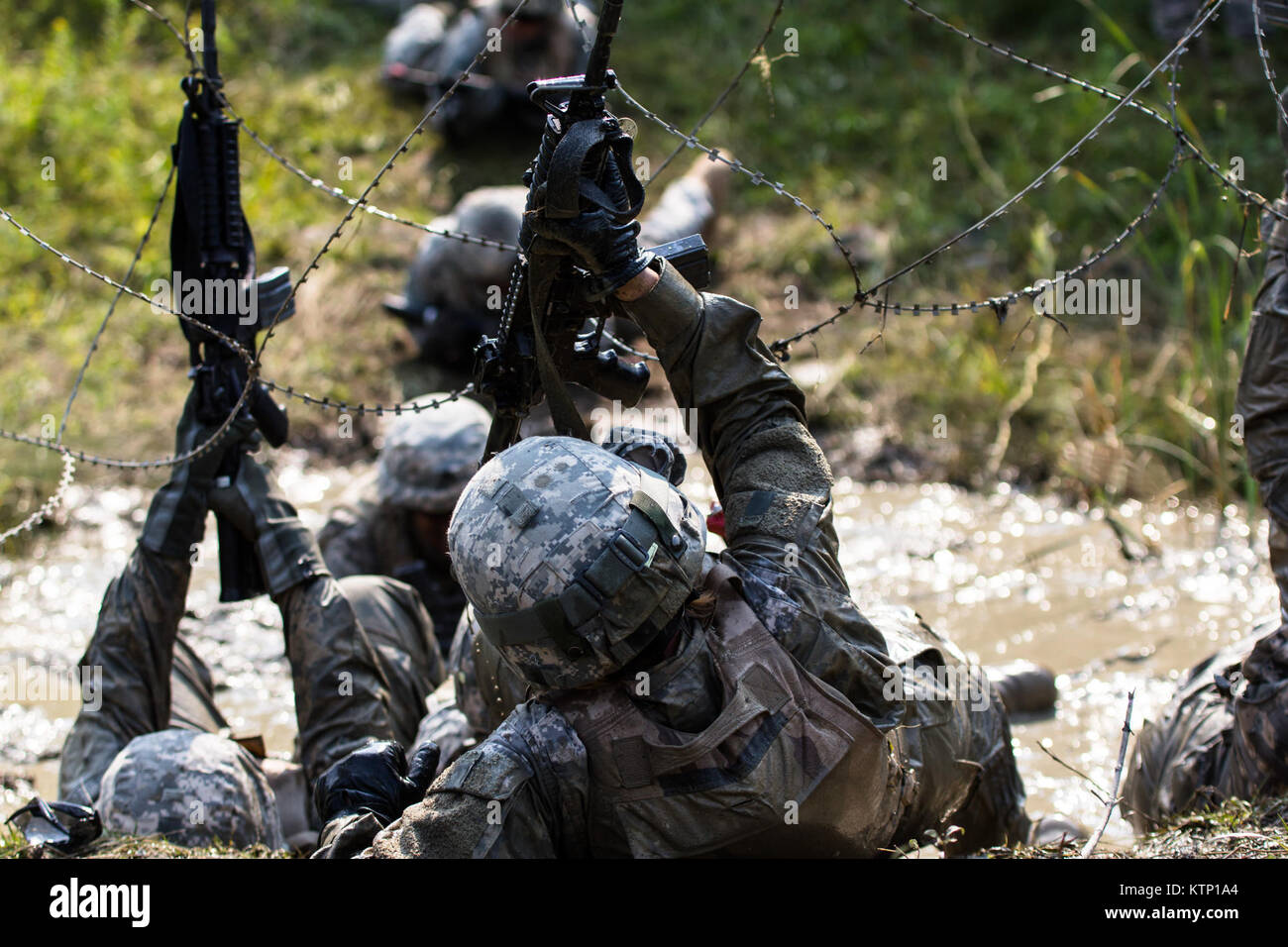 The 42nd Combat Aviation Brigade conducts dismounted lane training ...