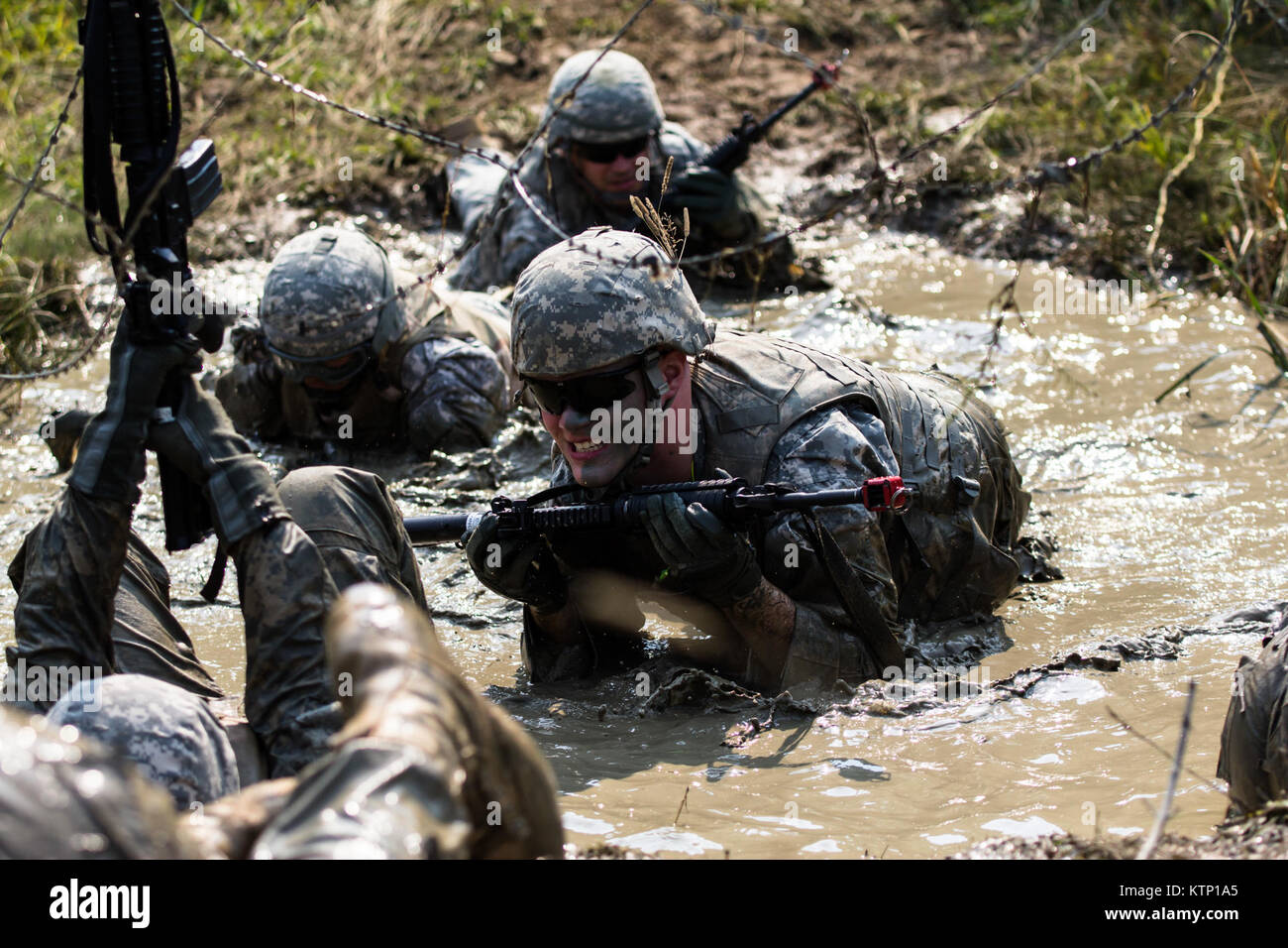 The 42nd Combat Aviation Brigade conducts dismounted lane training ...