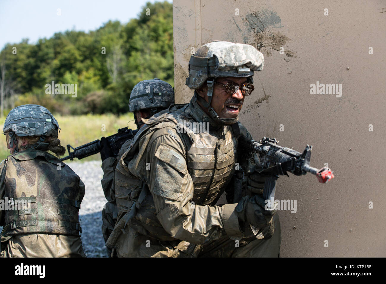 The 42nd Combat Aviation Brigade conducts dismounted lane training ...