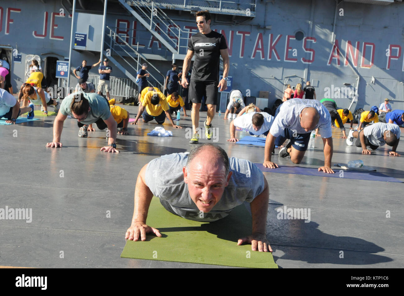 U.S. Army National Guard personnel daily duties and life. Working ...