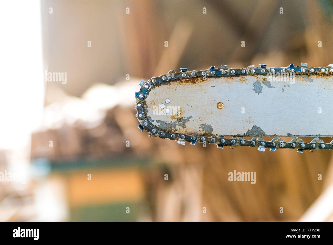 Closeup image chain saw device woodworking equipment Stock Photo - Alamy