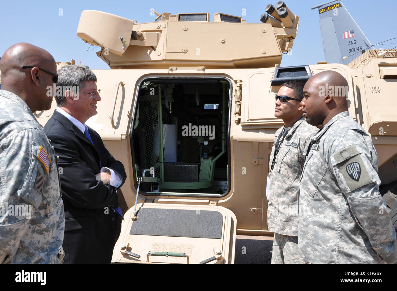 U.S. Ambassador to South Africa Donald H. Gips meets with New York Army ...