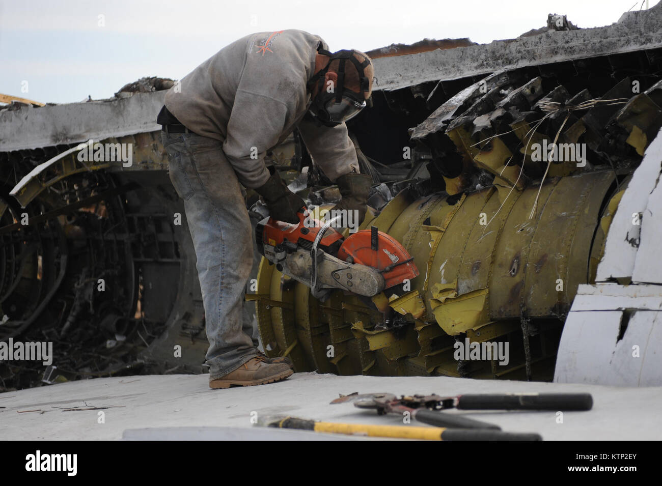 Aircraft teardown hi-res stock photography and images - Alamy