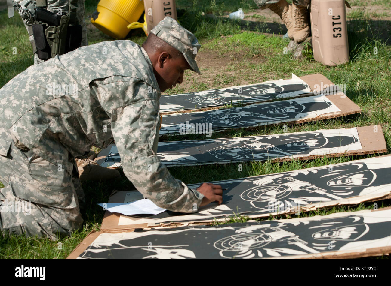 U.S. Army National Guard personnel daily duties and life. Working ...