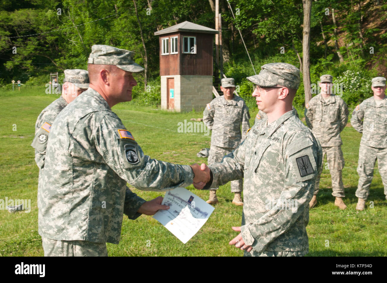 U.S. Army National Guard personnel daily duties and life. Working ...