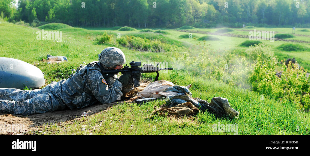 Soldiers from Headquarters and Headquarters Company, 27th Infantry ...
