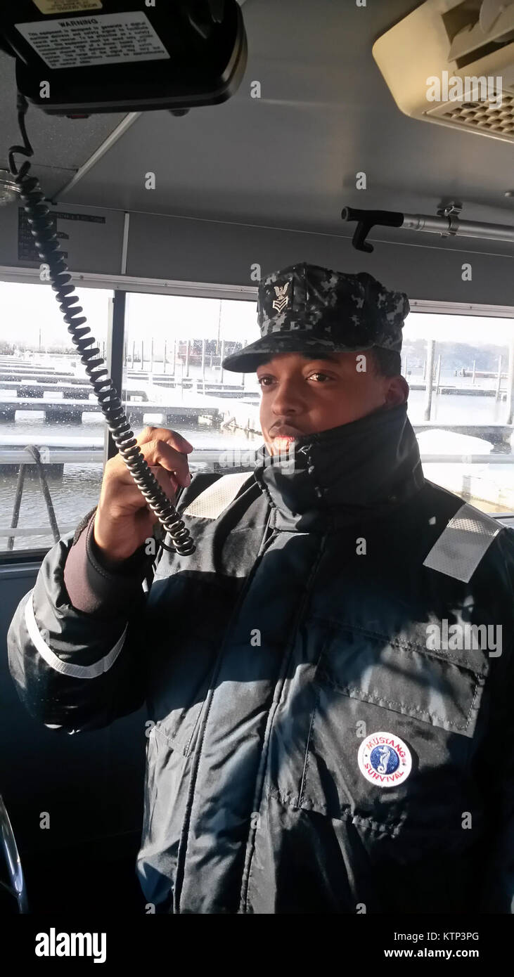 New York Naval Militia Bosuns Mate Charles Golding, NYNM conducting pre ...