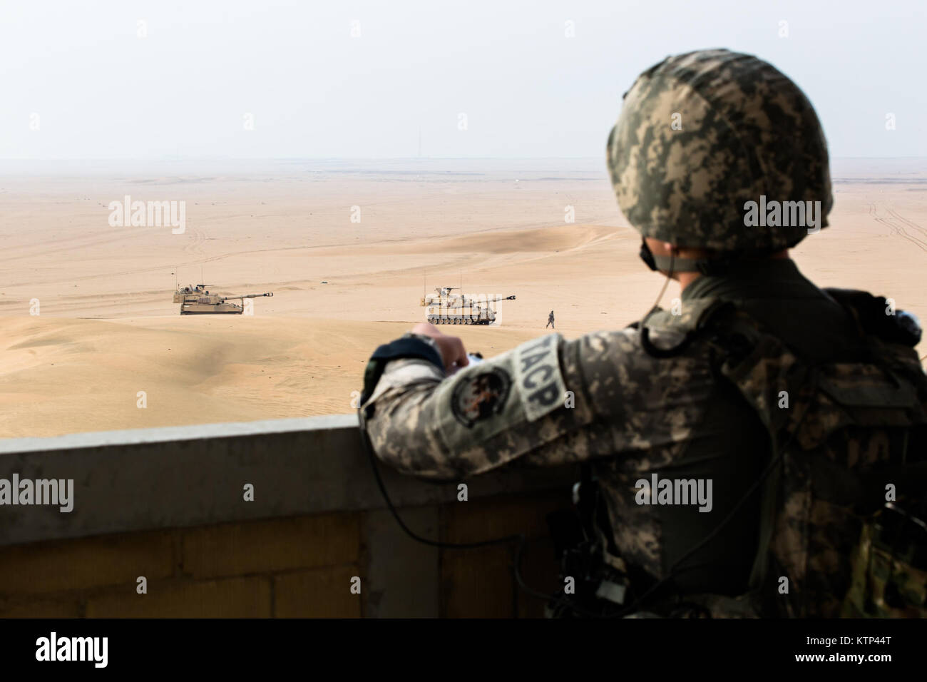 Self propelled howitzers drive hi-res stock photography and images - Alamy