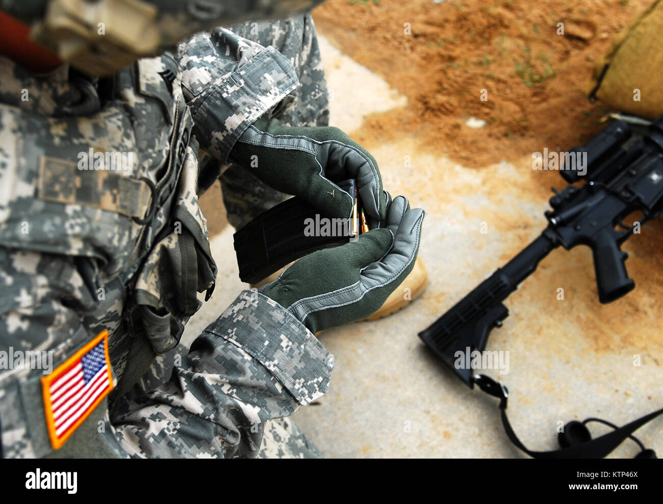 Soldiers from Headquarters and Headquarters Company, 27th Infantry ...