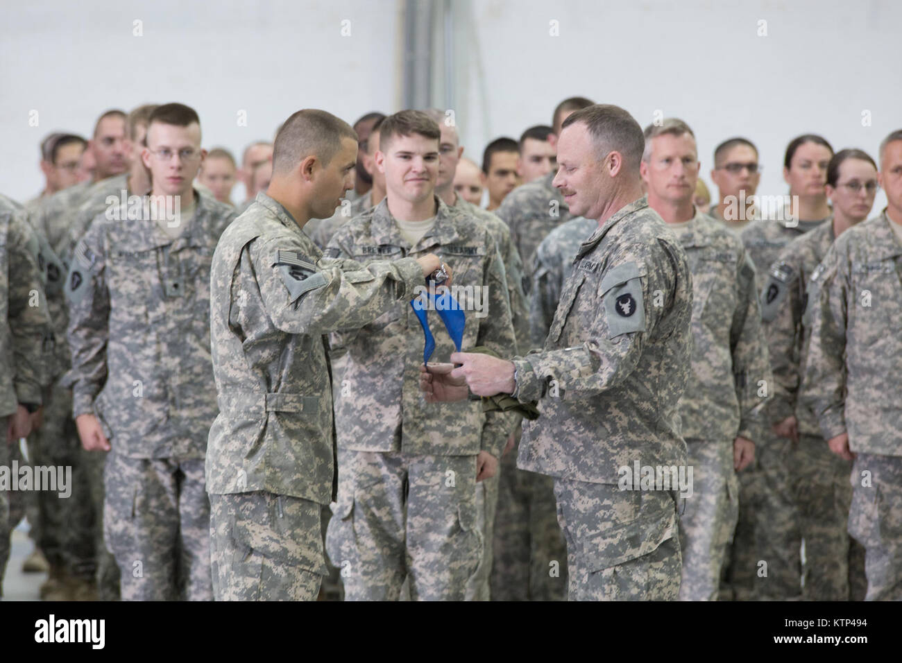 Soldiers from the 1st Battalion, 189th General Support Aviation ...