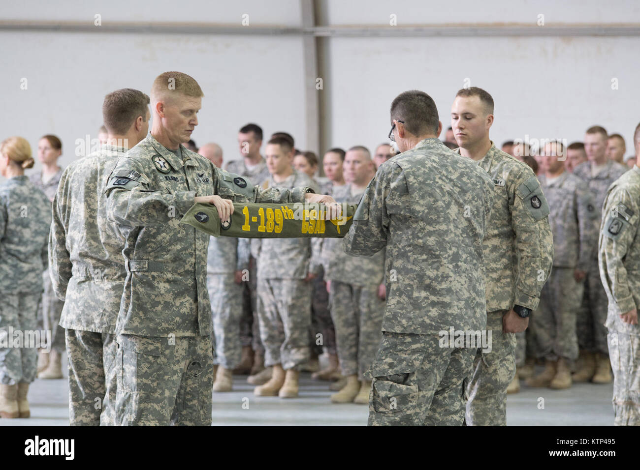 Soldiers from the 1st Battalion, 189th General Support Aviation ...