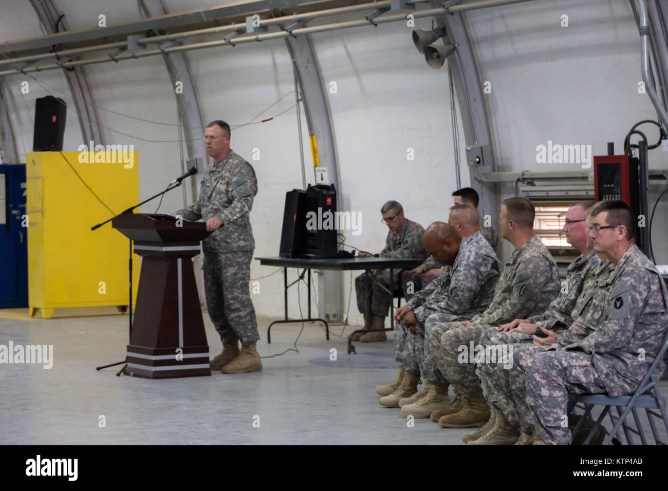 Soldiers from the 1st Battalion, 189th General Support Aviation ...
