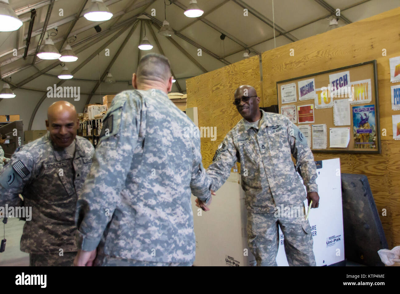 U.S. Army National Guard personnel daily duties and life. Working ...