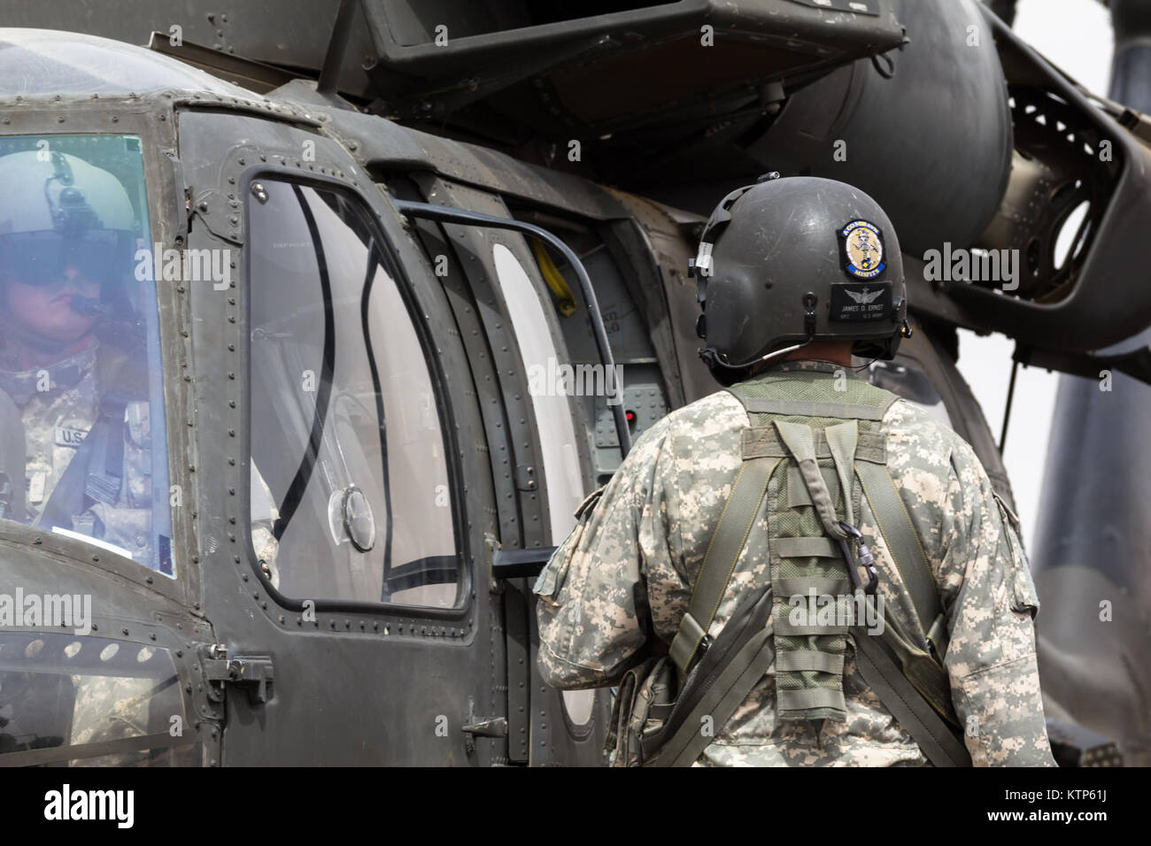 A U.S. Army UH-60 Black Hawk crew chief from Company A, 3rd Battalion ...