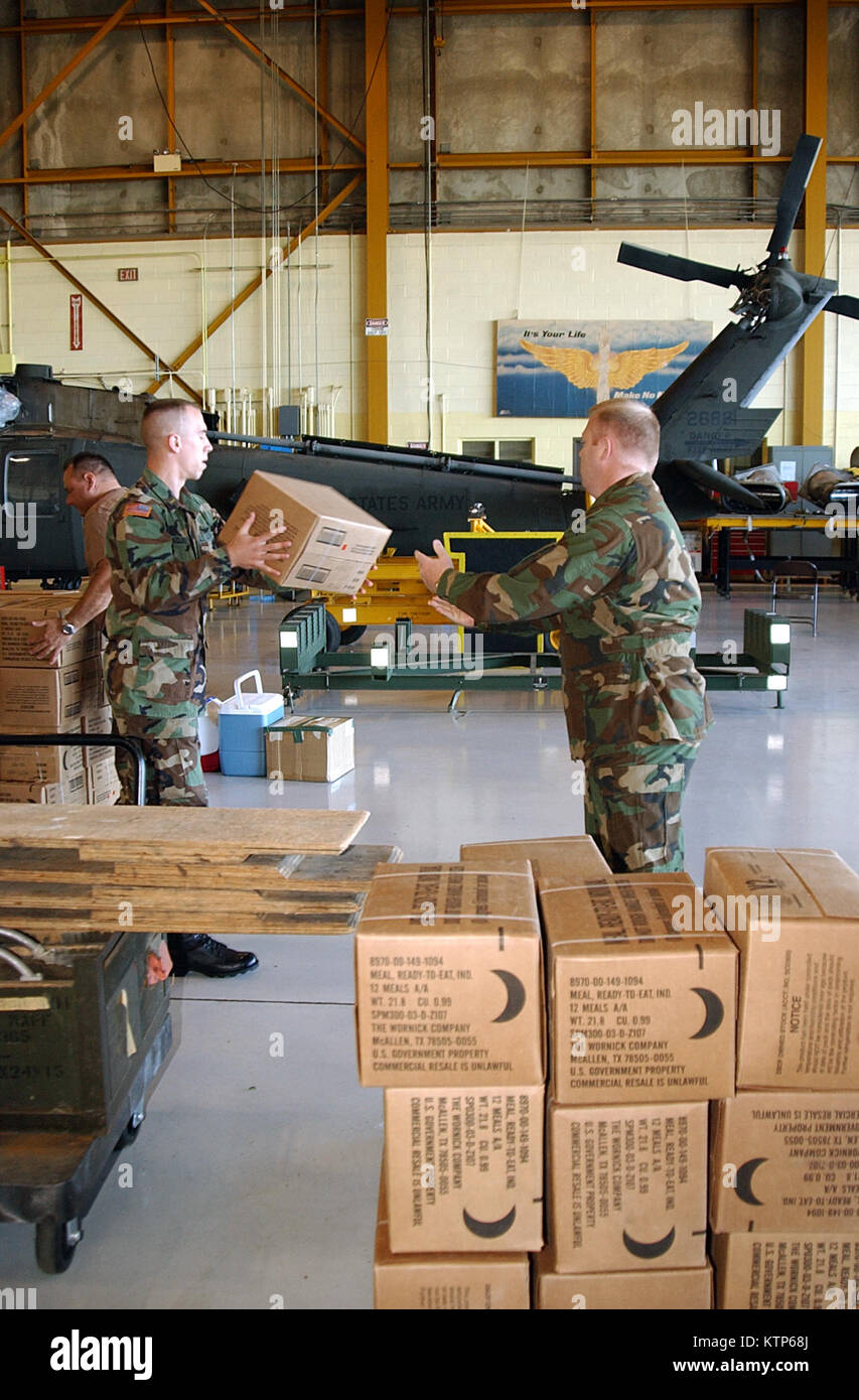 U.S. Army National Guard personnel daily duties and life. Working ...
