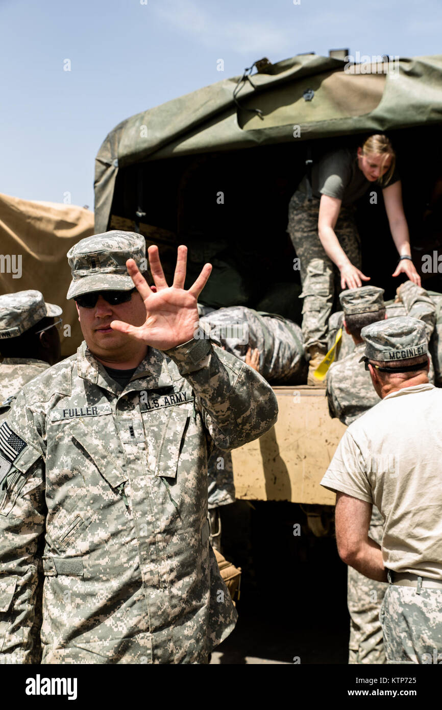 U.S. Army soldiers from the 42nd Combat Aviation Brigade load their ...