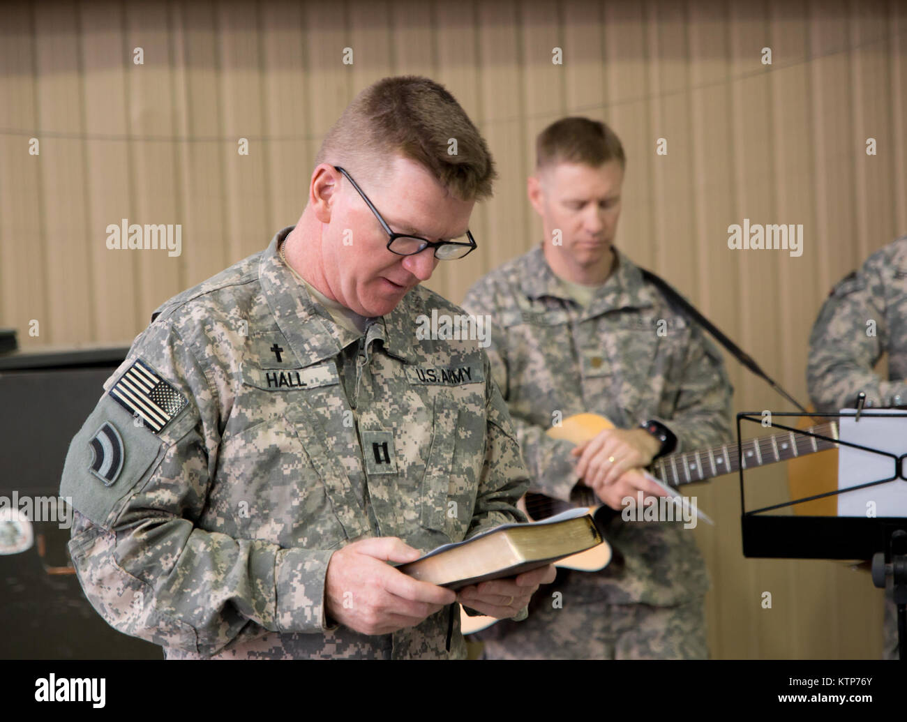 U.S. Army National Guard personnel daily duties and life. Working ...