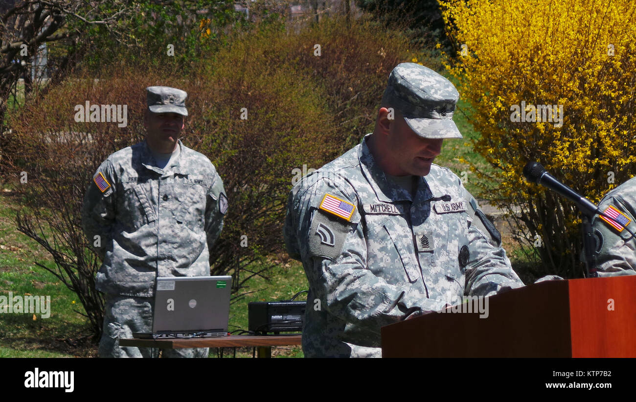 U.S. Army National Guard personnel daily duties and life. Working ...