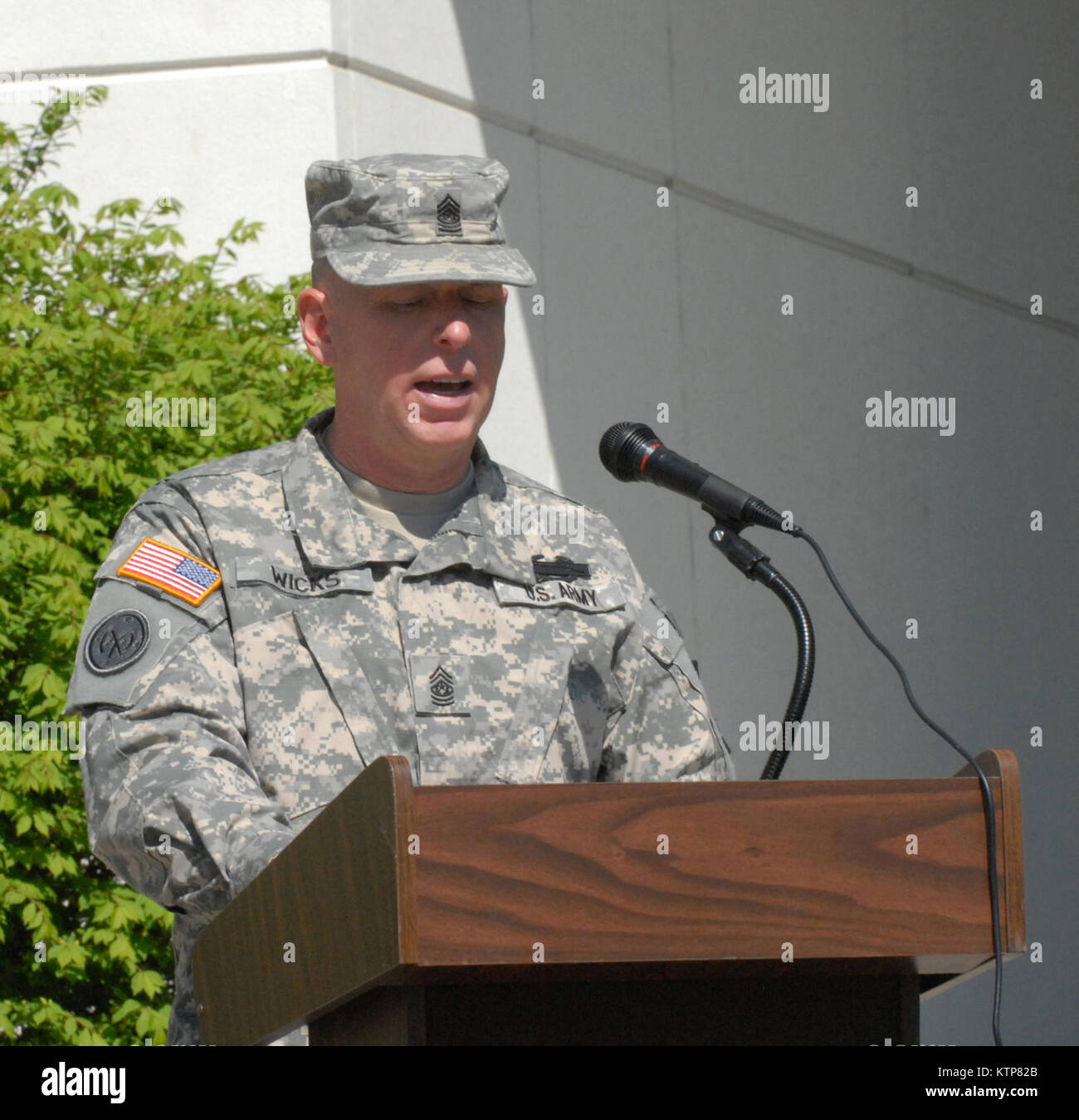 Boots rifle dog tags helmet hi-res stock photography and images - Alamy