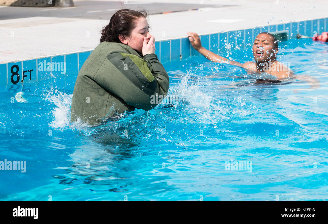 Ah 64 helicopter repairer hi-res stock photography and images - Alamy