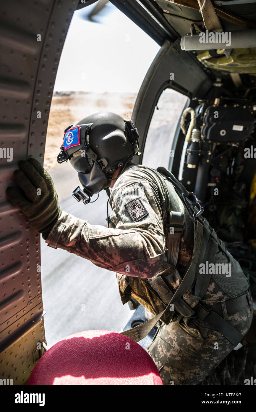 Uh 60 blackhawk helicopter crew chief hi-res stock photography and ...