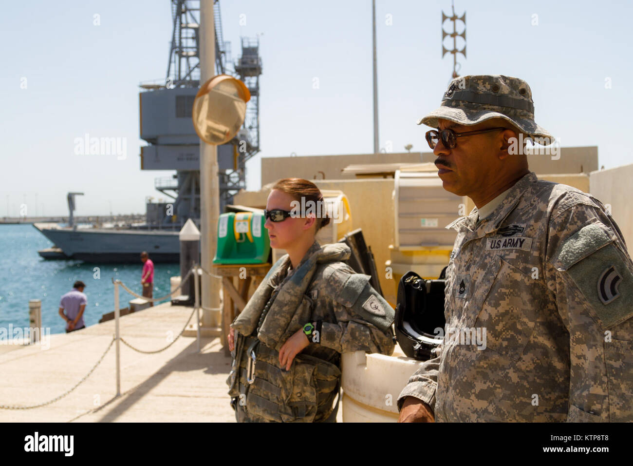 Soldiers of the 42nd Combat Aviation Brigade (CAB) work with Army ...