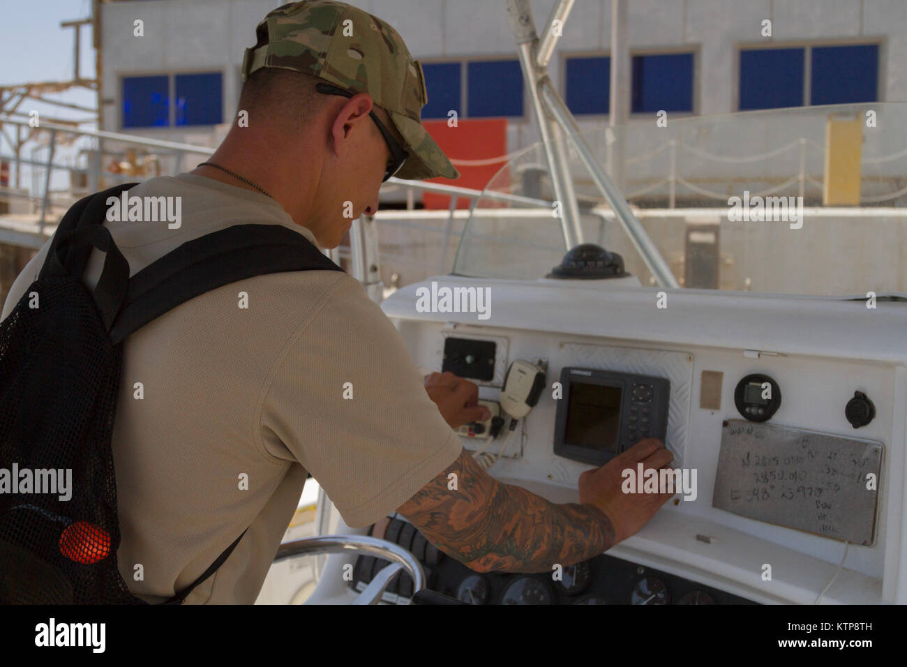 Soldiers of the 42nd Combat Aviation Brigade (CAB) work with Army ...