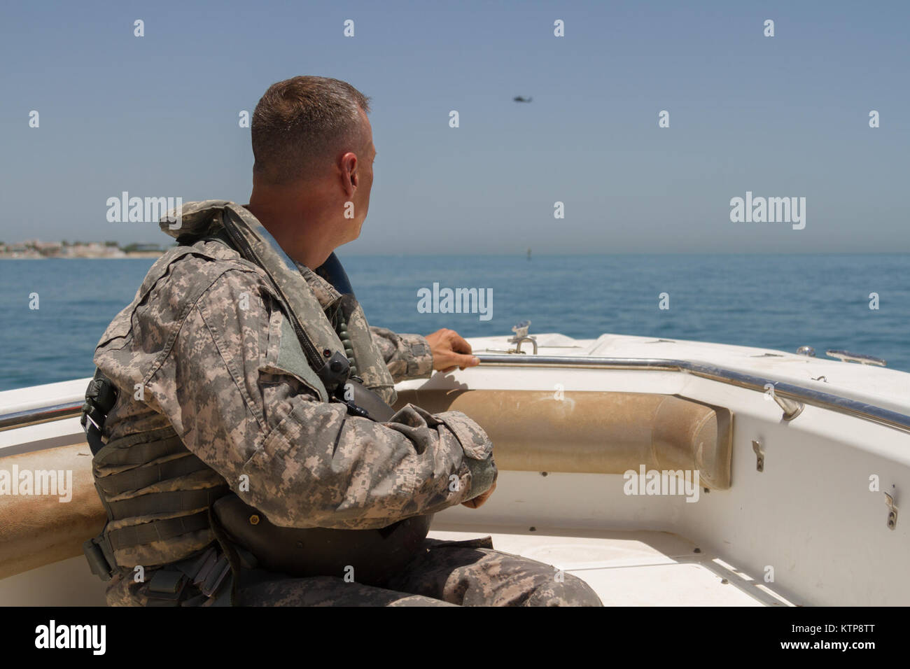 Soldiers of the 42nd Combat Aviation Brigade (CAB) work with Army ...