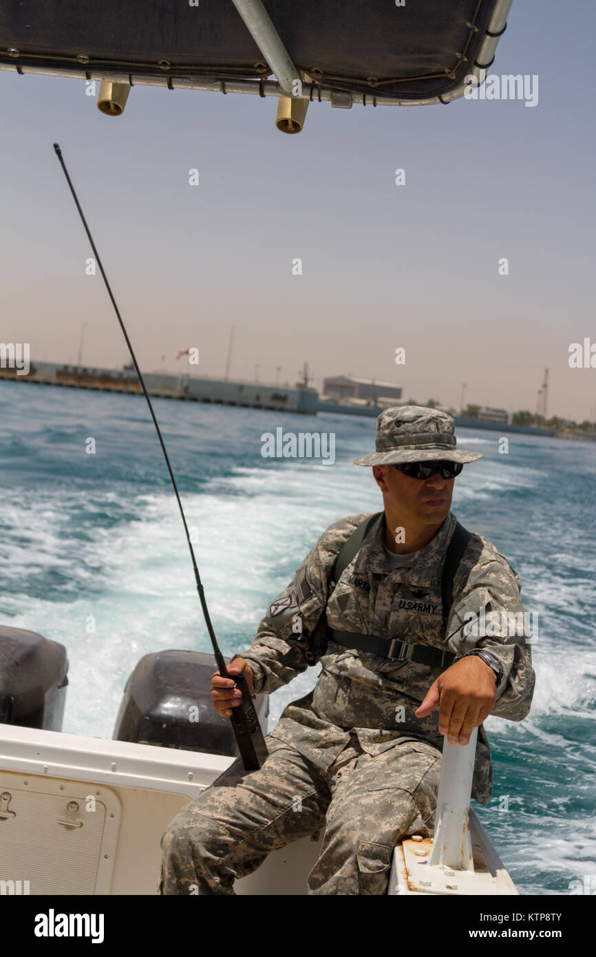 Soldiers of the 42nd Combat Aviation Brigade (CAB) work with Army ...