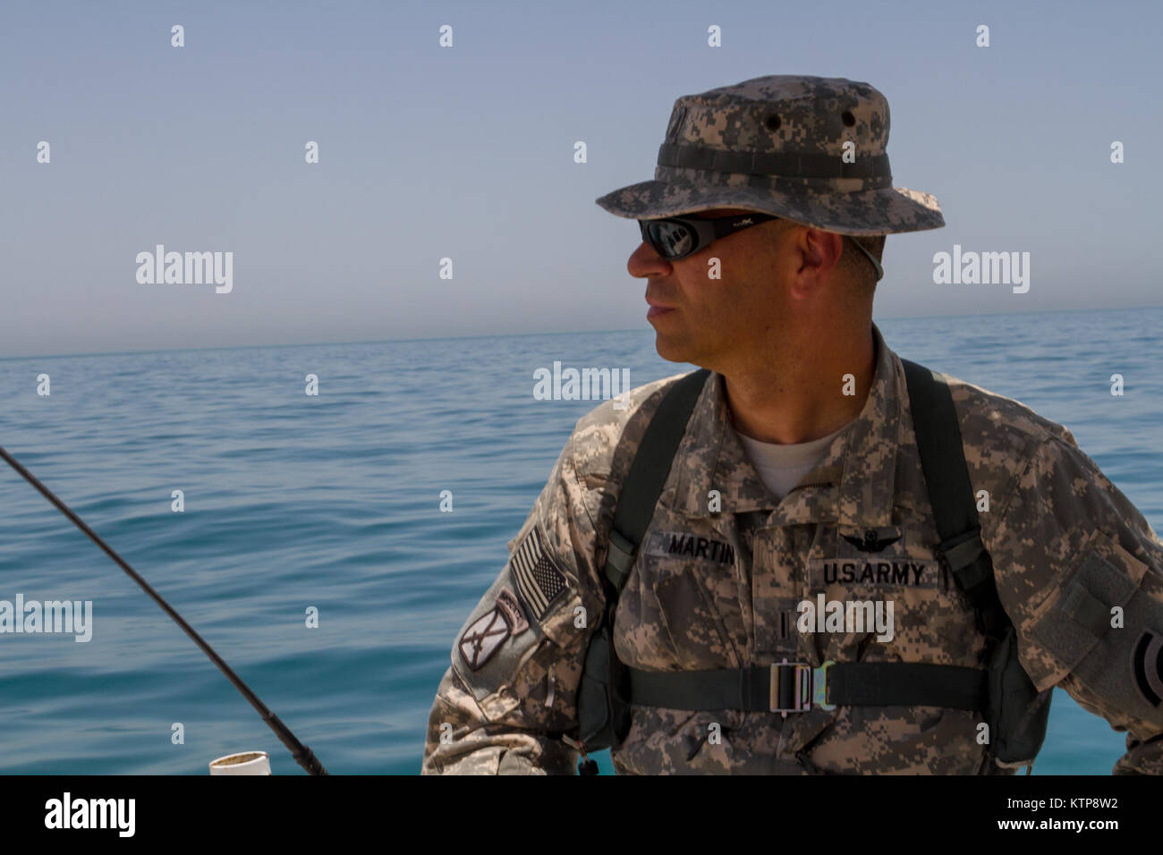 Soldiers of the 42nd Combat Aviation Brigade (CAB) work with Army ...