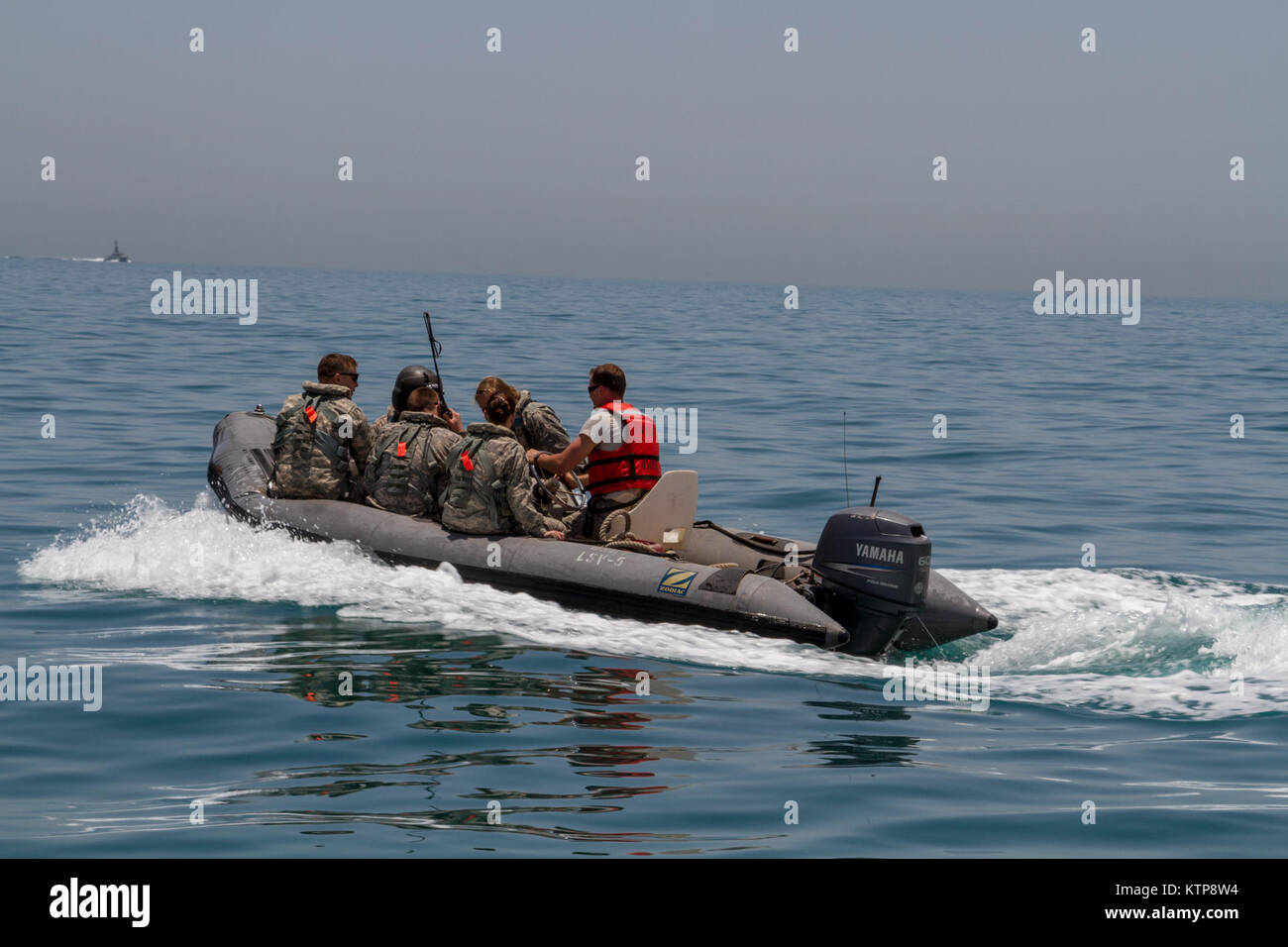 Soldiers of the 42nd Combat Aviation Brigade (CAB) work with Army ...