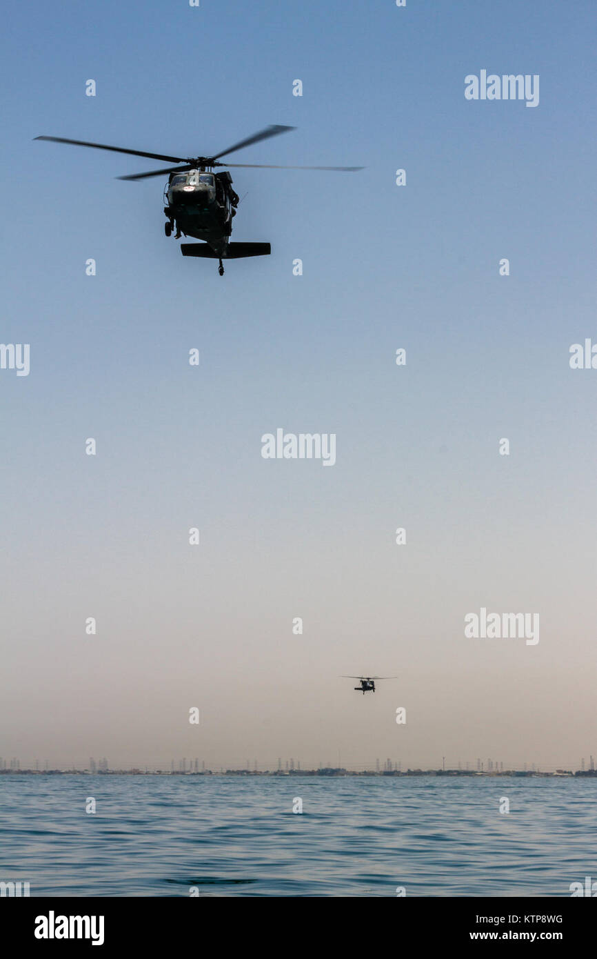 Soldiers of the 42nd Combat Aviation Brigade (CAB) work with Army ...