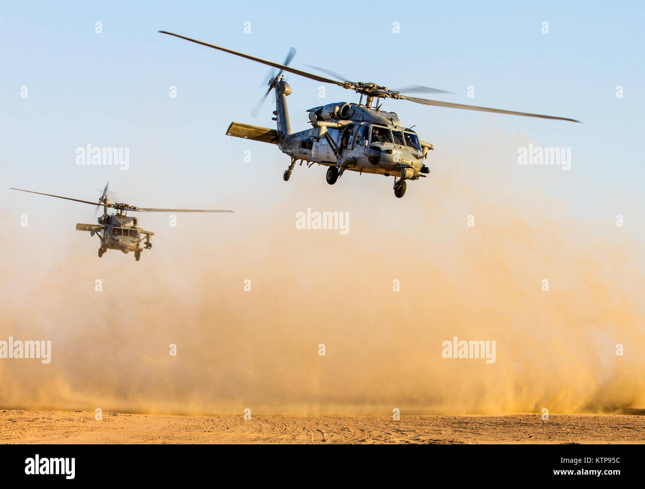 Apache helicopters take off hi-res stock photography and images - Alamy