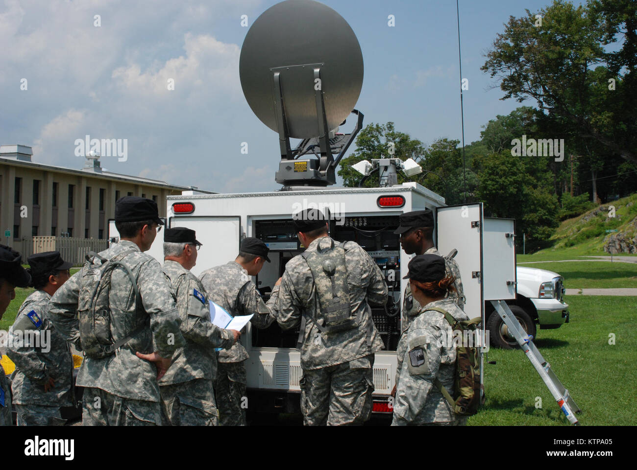 Emergency communications command center hi-res stock photography and ...
