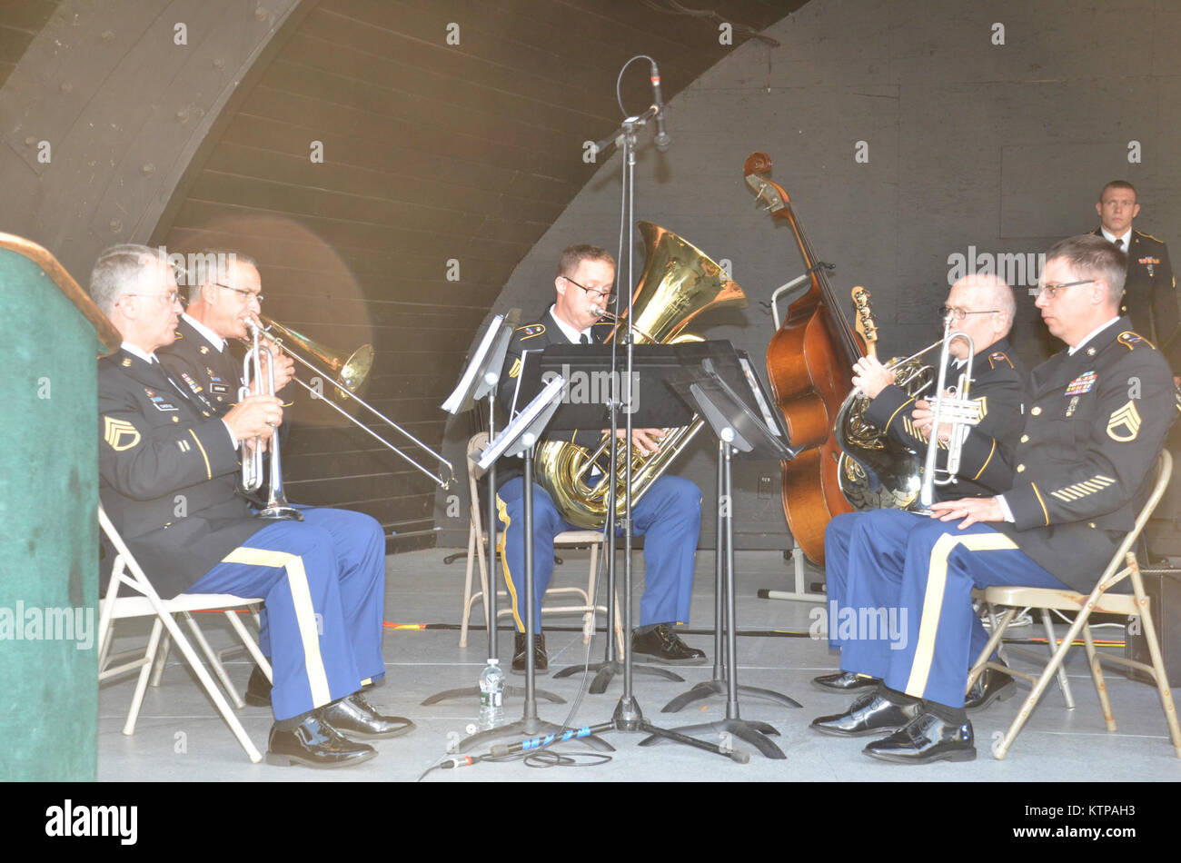 EAST MEADOW, N.Y. - The New York Army National Guard's 42nd Infantry ...
