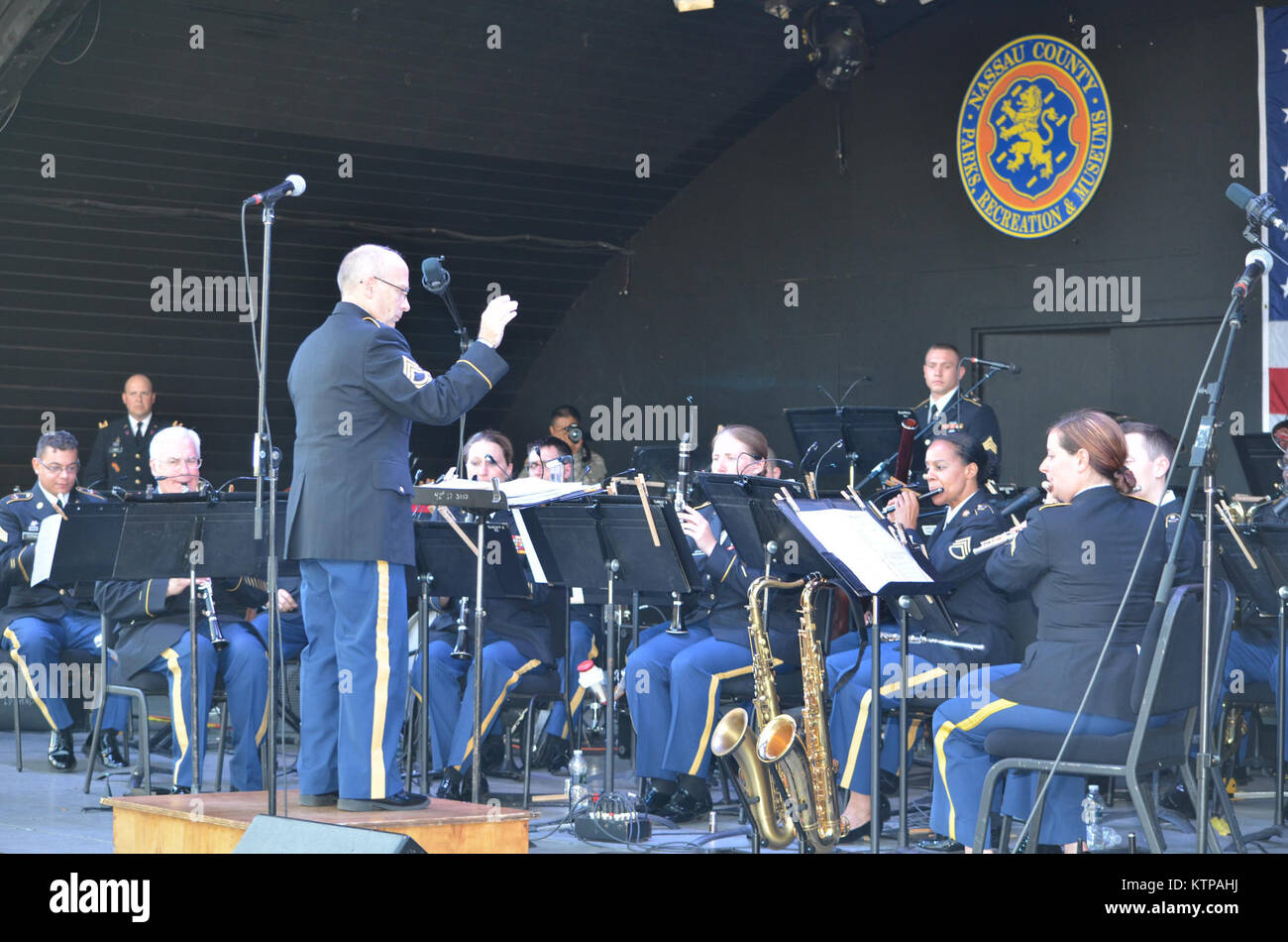 EAST MEADOW, N.Y. - The New York Army National Guard's 42nd Infantry ...