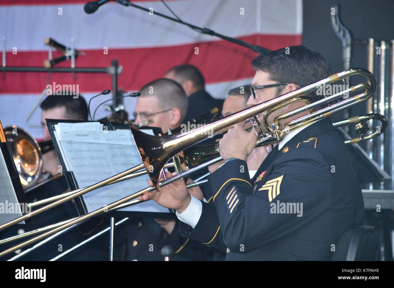 EAST MEADOW, N.Y. - The New York Army National Guard's 42nd Infantry ...