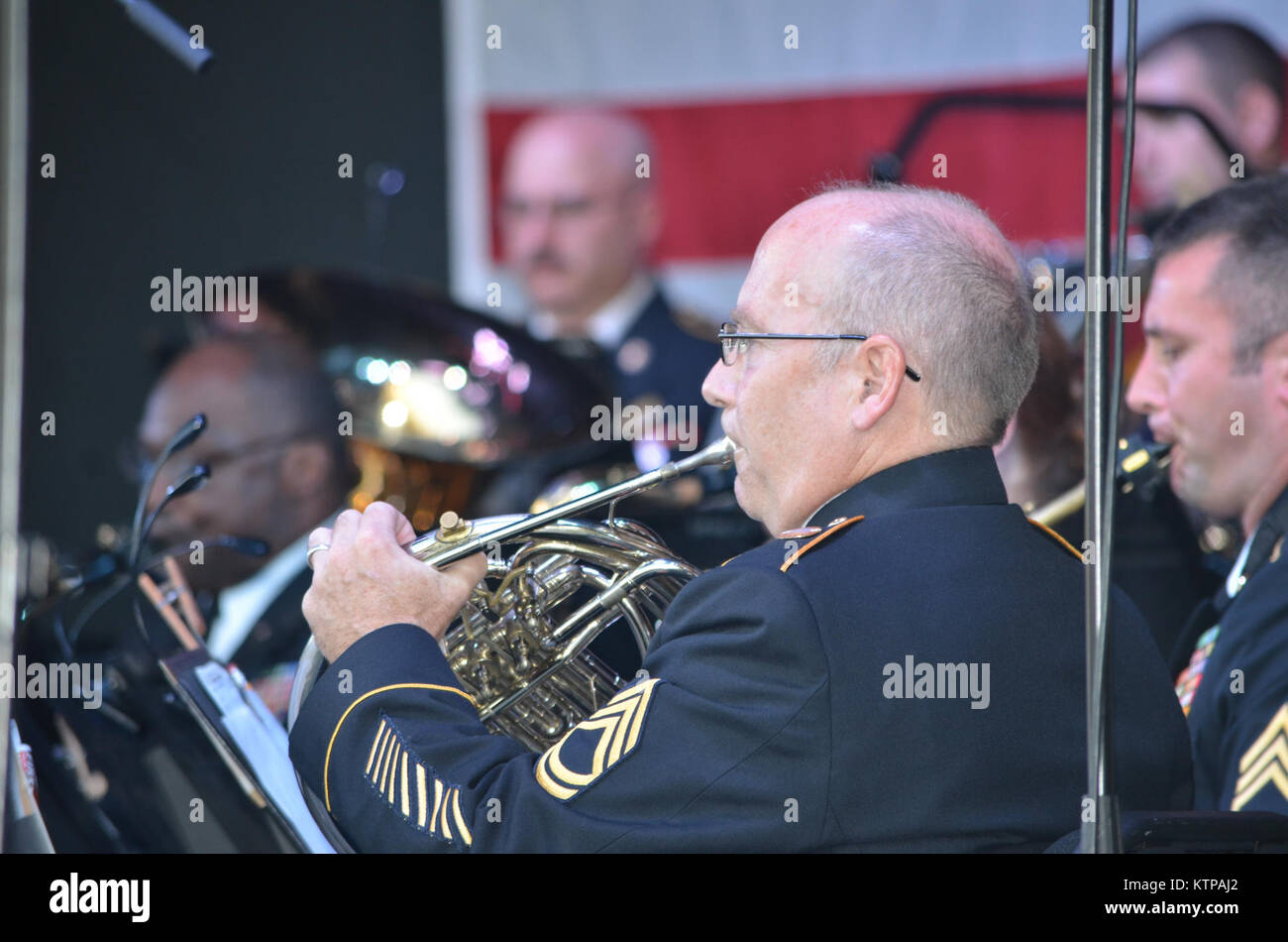 EAST MEADOW, N.Y. - The New York Army National Guard's 42nd Infantry ...