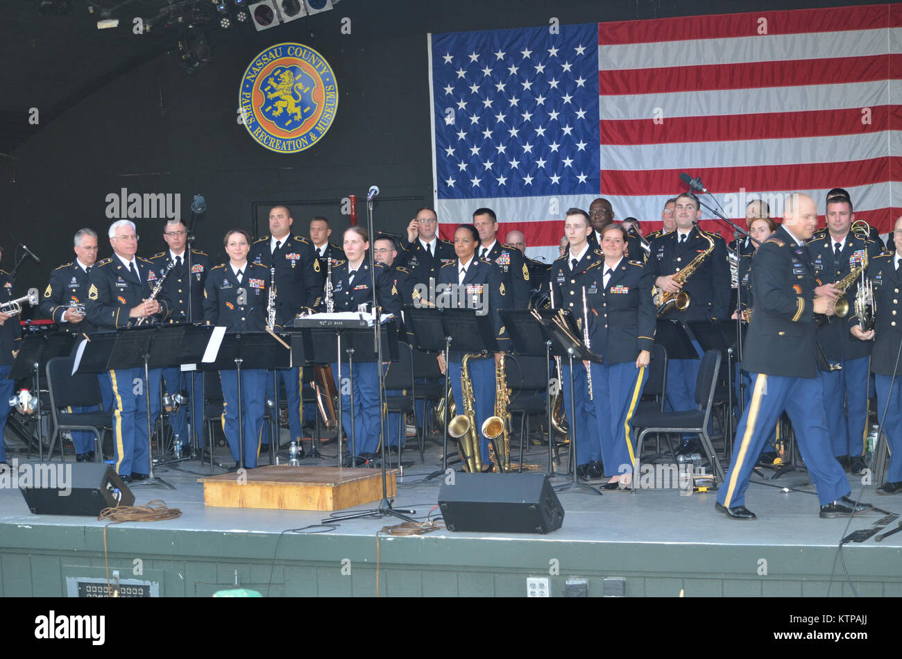 EAST MEADOW, N.Y. - The New York Army National Guard's 42nd Infantry ...
