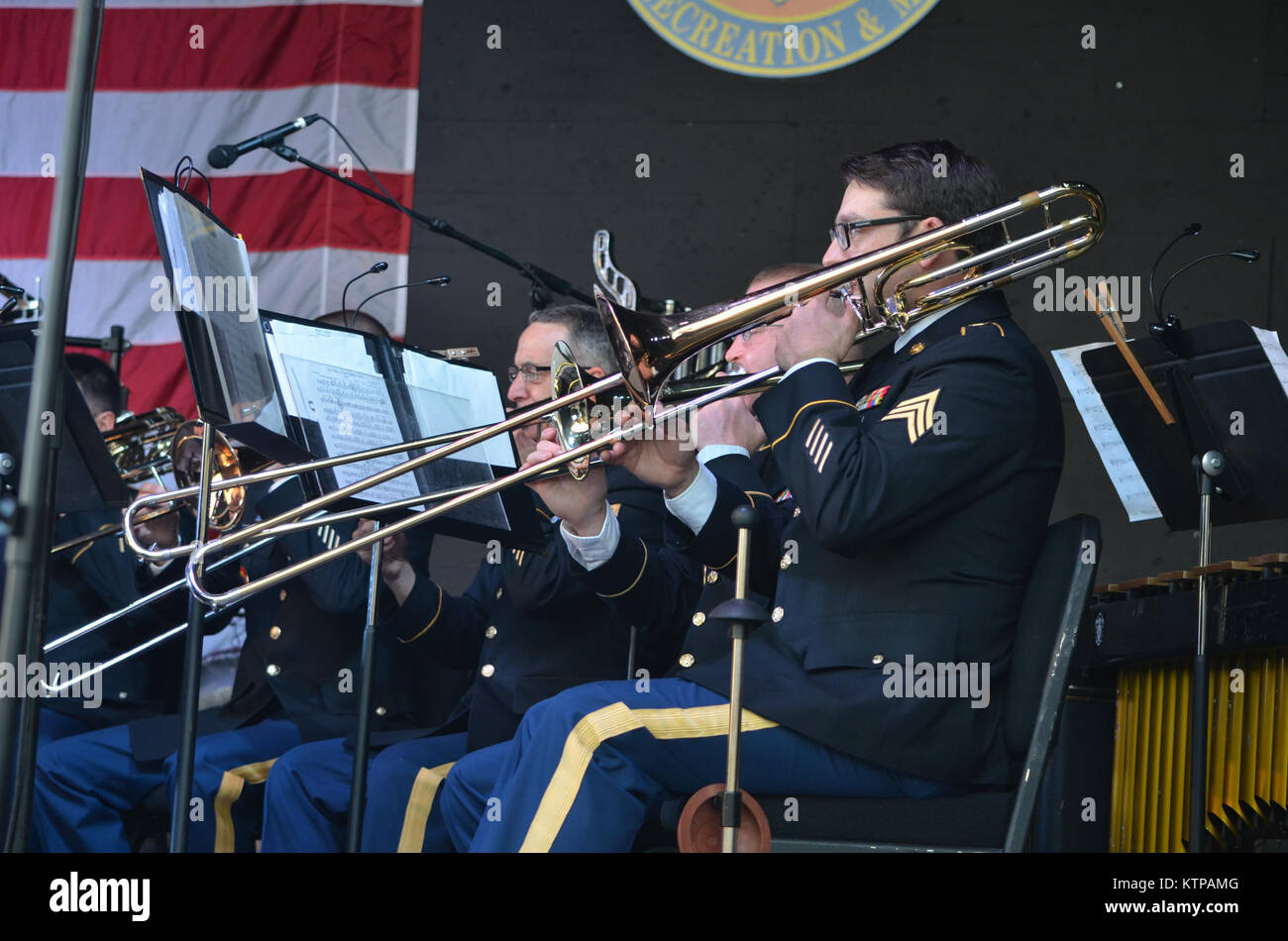 EAST MEADOW, N.Y. - The New York Army National Guard's 42nd Infantry ...