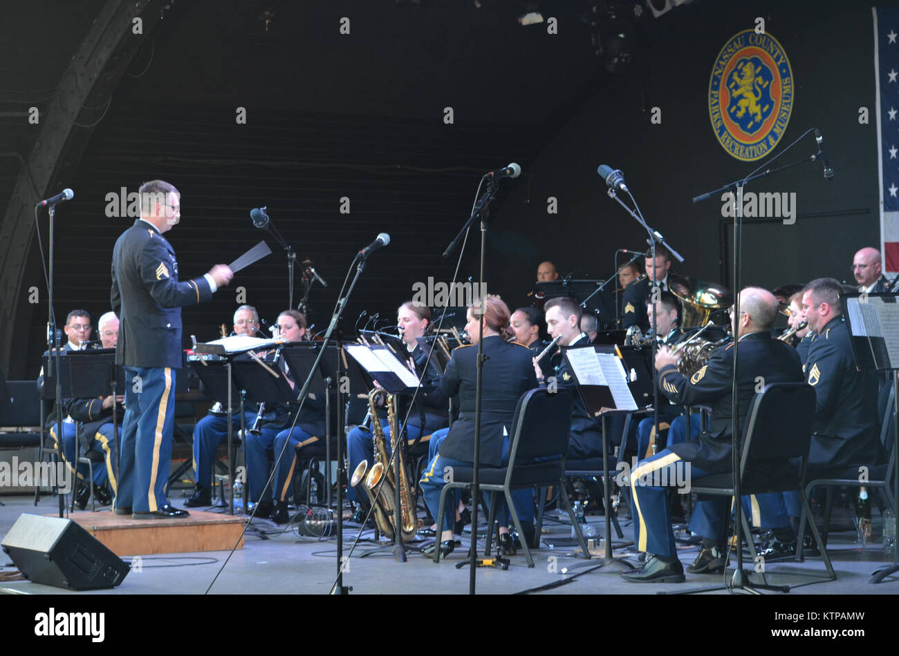 EAST MEADOW, N.Y. - The New York Army National Guard's 42nd Infantry ...