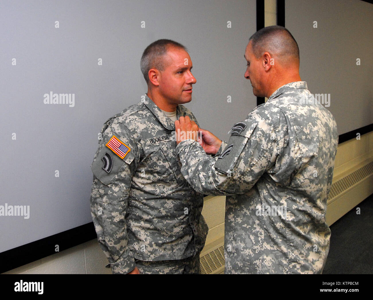 U.S. Army National Guard personnel daily duties and life. Working ...