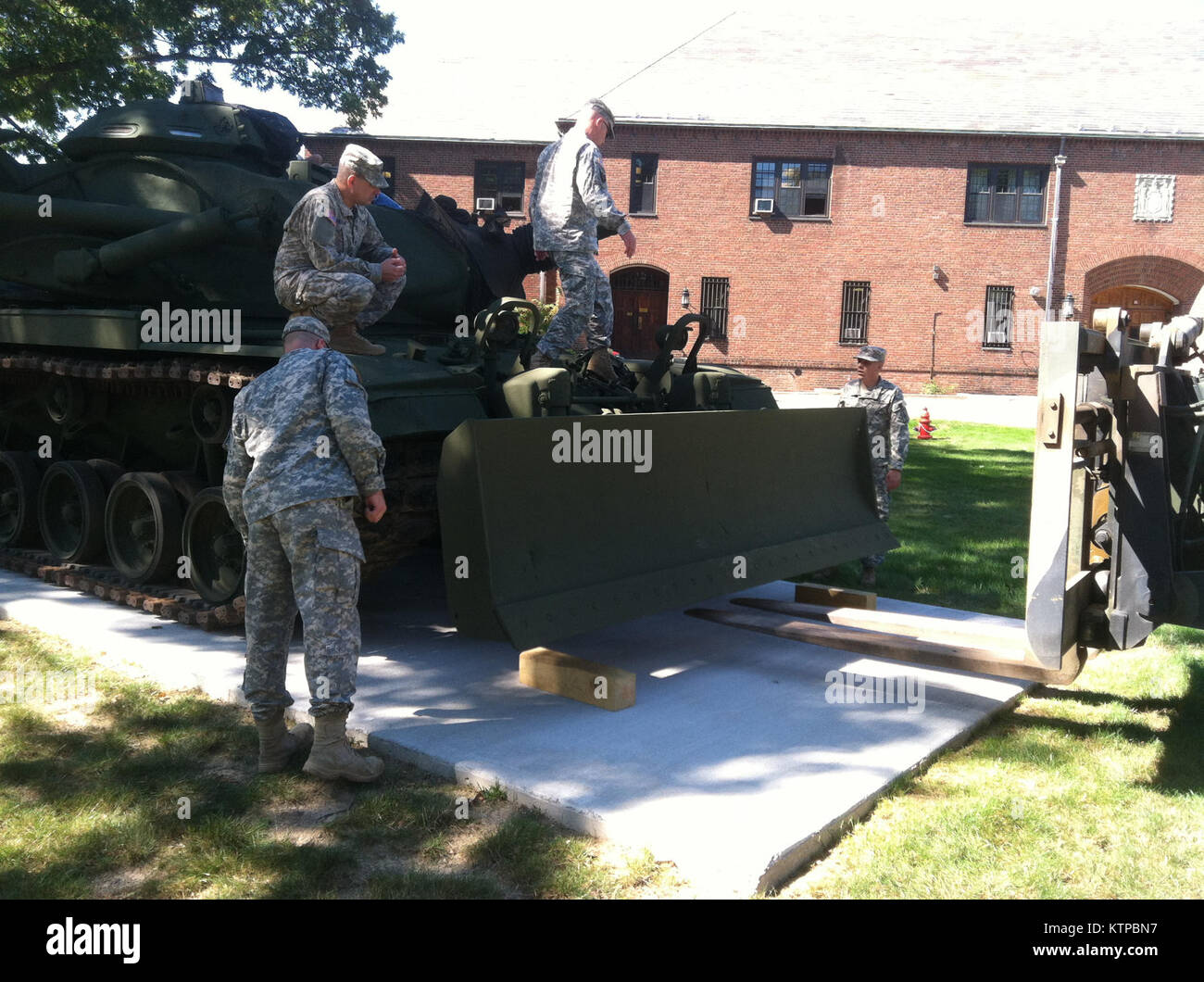 Dozer winch hi-res stock photography and images - Alamy
