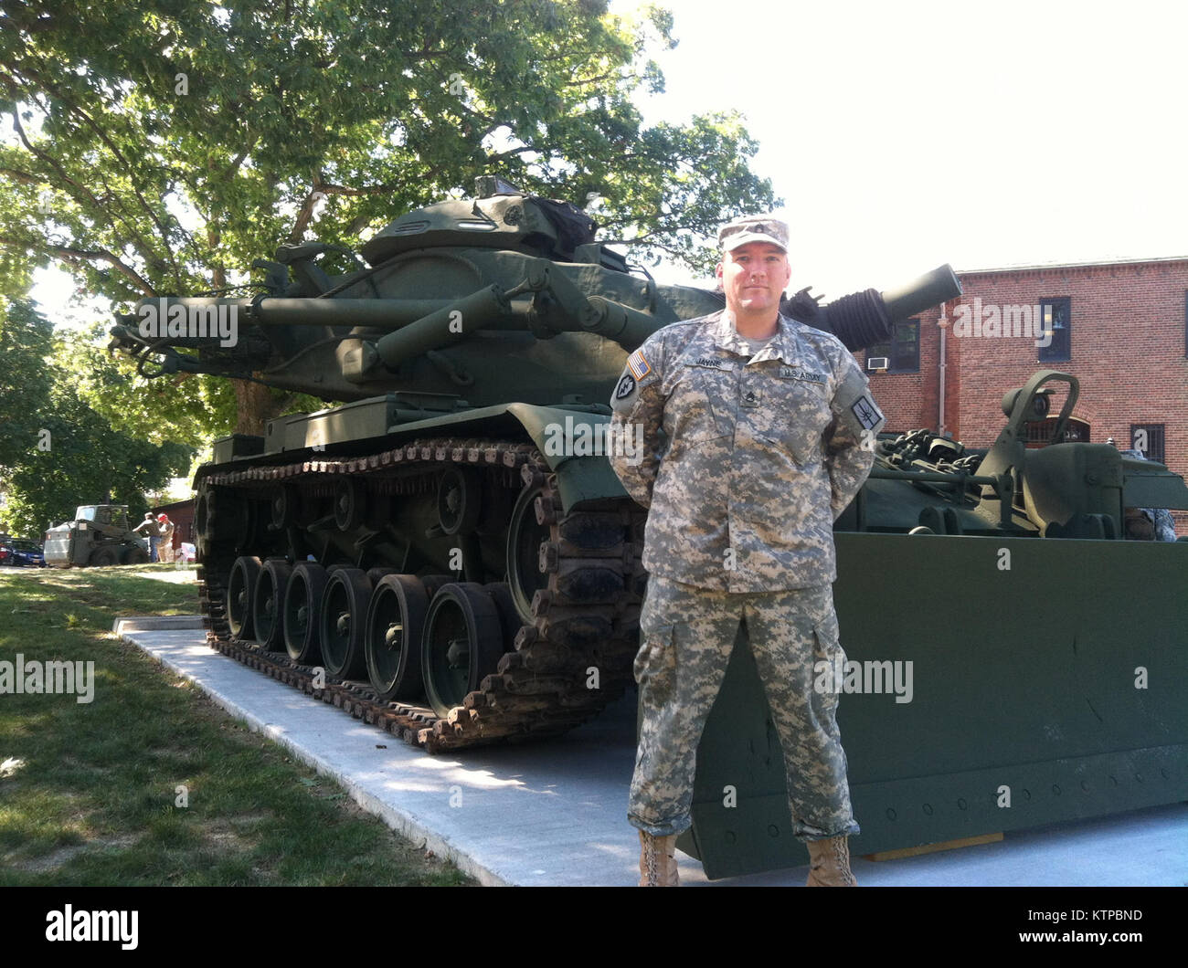 Binghamton-BINGHAMTON—Members of the 204th Engineer Battalion install a ...