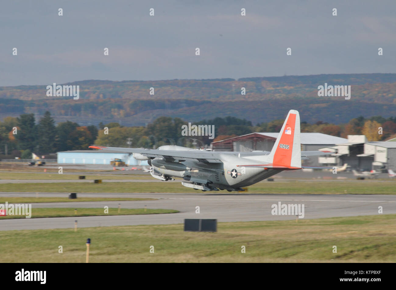 An LC-130 Hercules with the 109th Airlift Wing takes off from Stratton ...