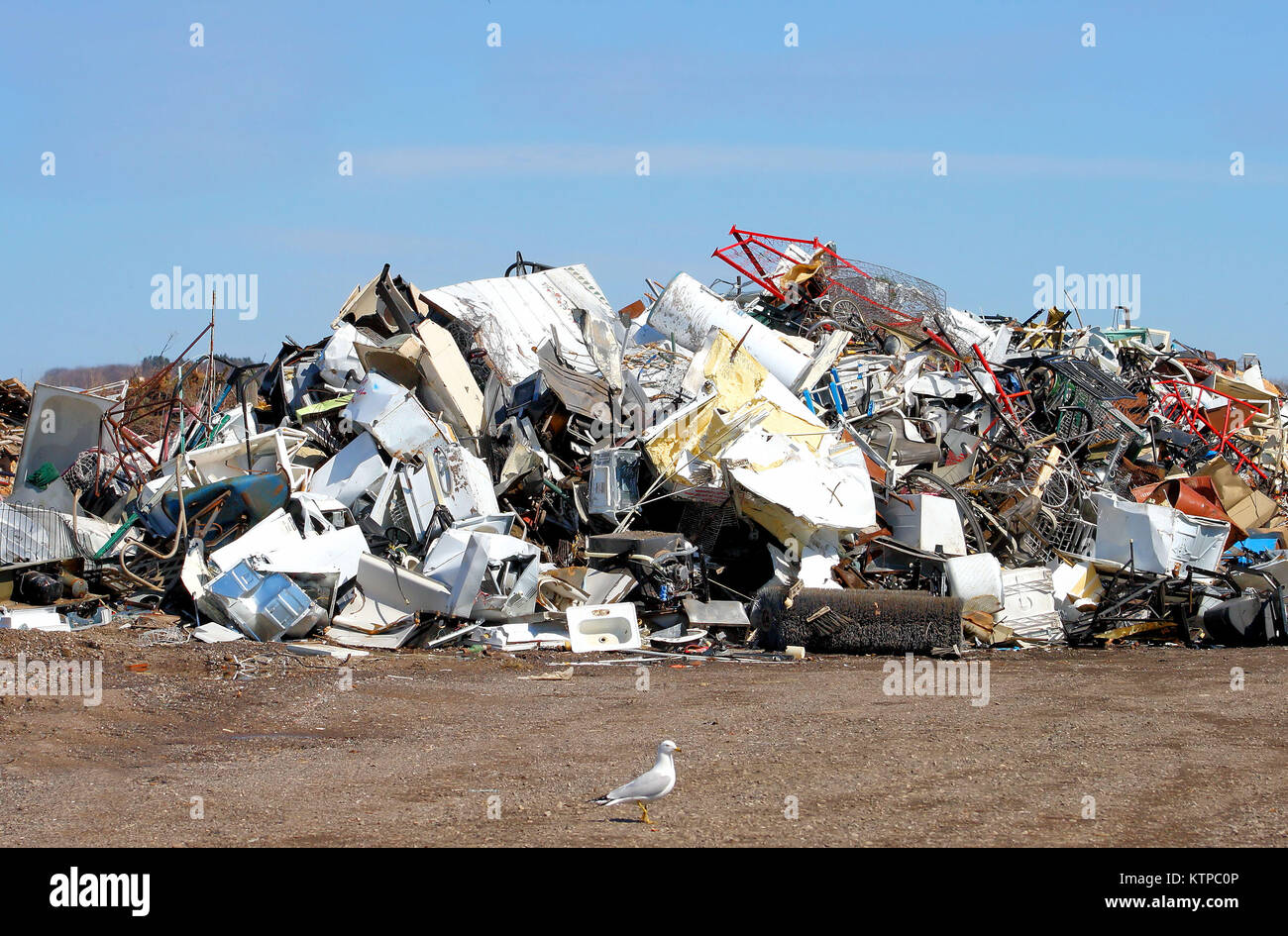 Piled garbage hi-res stock photography and images - Alamy